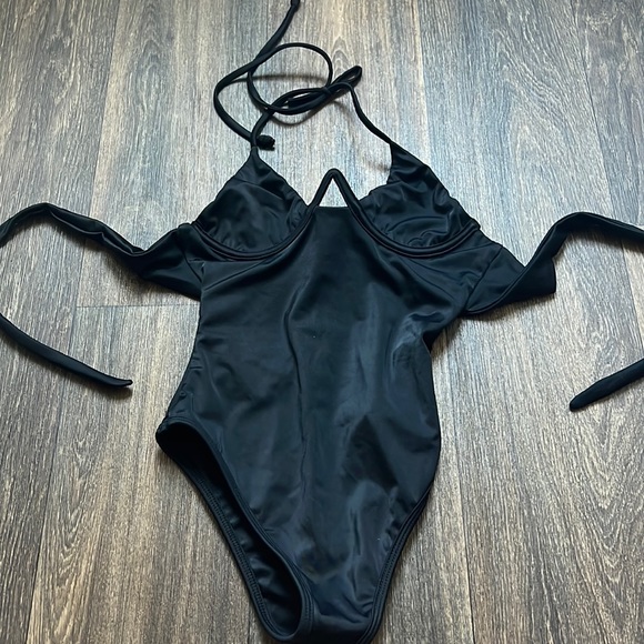 Gooseberry Seaside | Swim | Gooseberry Seaside So Chic Plunge One Piece ...